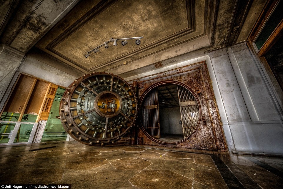 Home lab & data vault